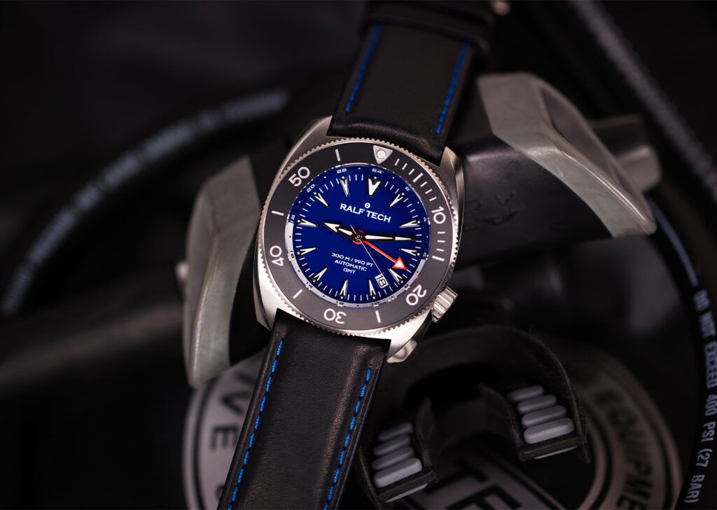 VOYAGER AVEC STYLE : MONTRE GMT - RALF TECH